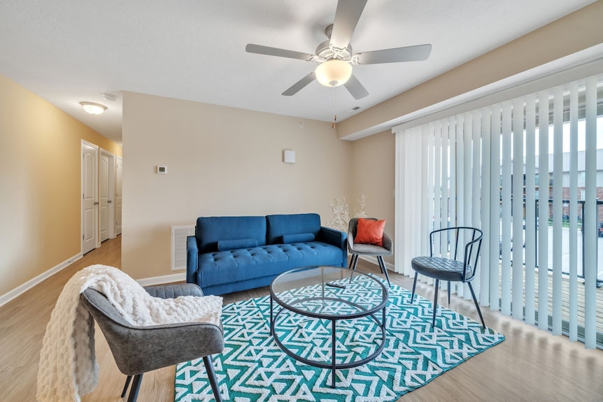 Stonecrest 701, 2bd Apt I Free Parking I Pool - New Albany, IN