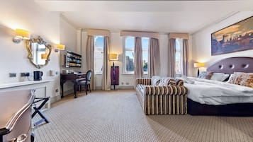 Quarto de Luxo | Cofre no quarto, com decoração personalizada