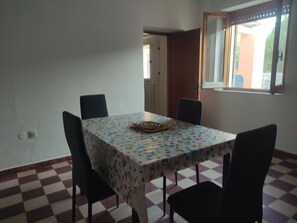 Casa, 2 quartos, fumadores | Sala de jantar