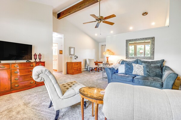 3 Mi To Michigan State: Apt W/ Patio In Lansing! - East Lansing, MI