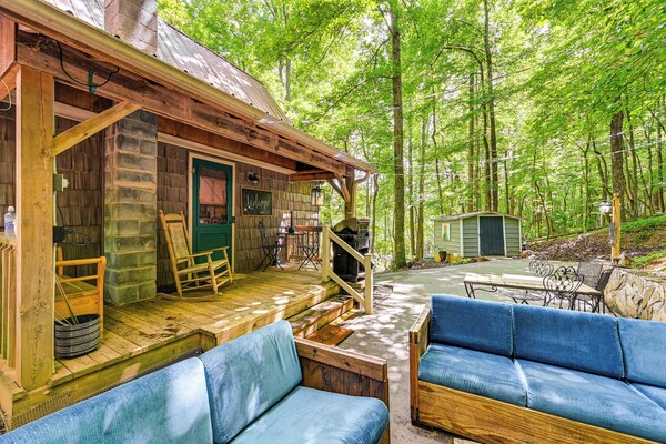 Patio & Fire Pit: Charming Cabin In Roaring Gap! - Stone Mountain State Park, Roaring Gap