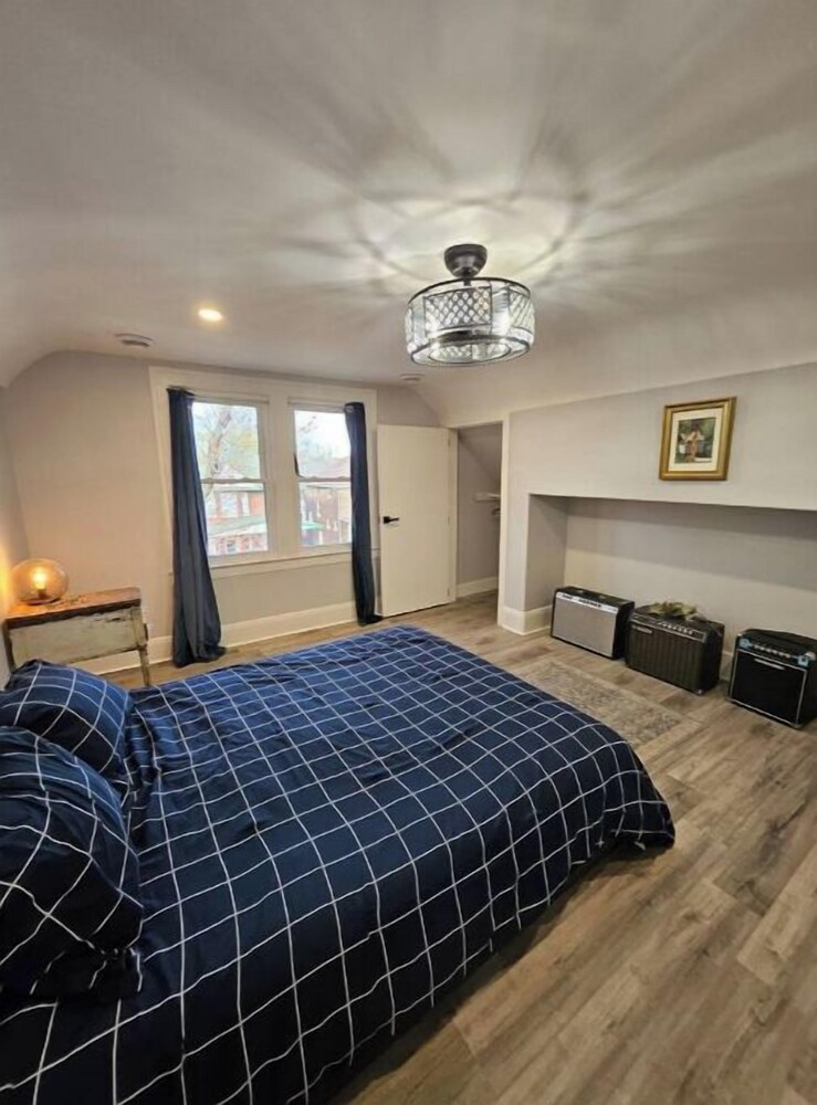 Apt Olde Walkerville with River views - Windsor | Vrbo