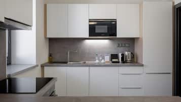 Apartamento Design, 1 quarto, não fumadores, terraço | Cozinha privada | Um frigorífico/congelador grande, um micro-ondas, um forno