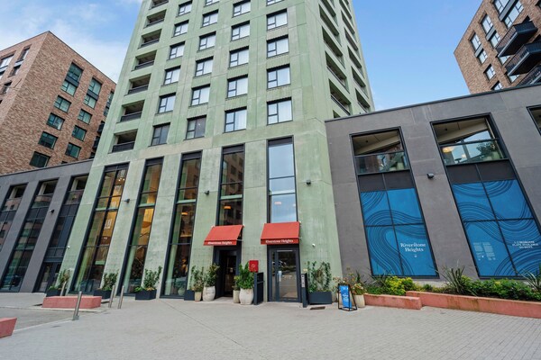 Riverstone Heights - London