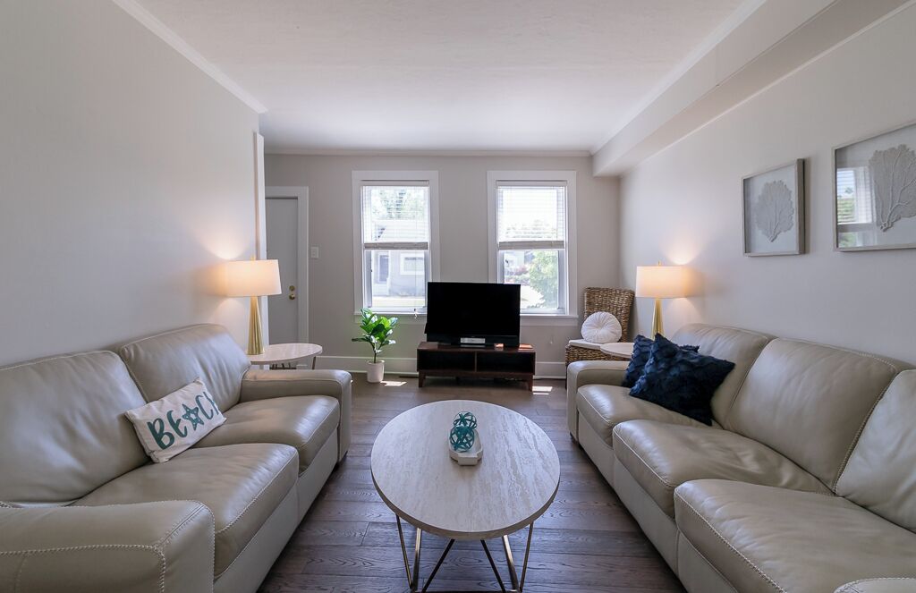 Joyful Jeremy's Cottage On Madison - Near Downtown - Grand Haven, MI