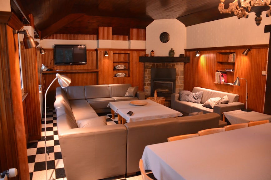 Domein Le Crupet 30 Personen Gelegen Op Domein Van3 Ha - Hastière