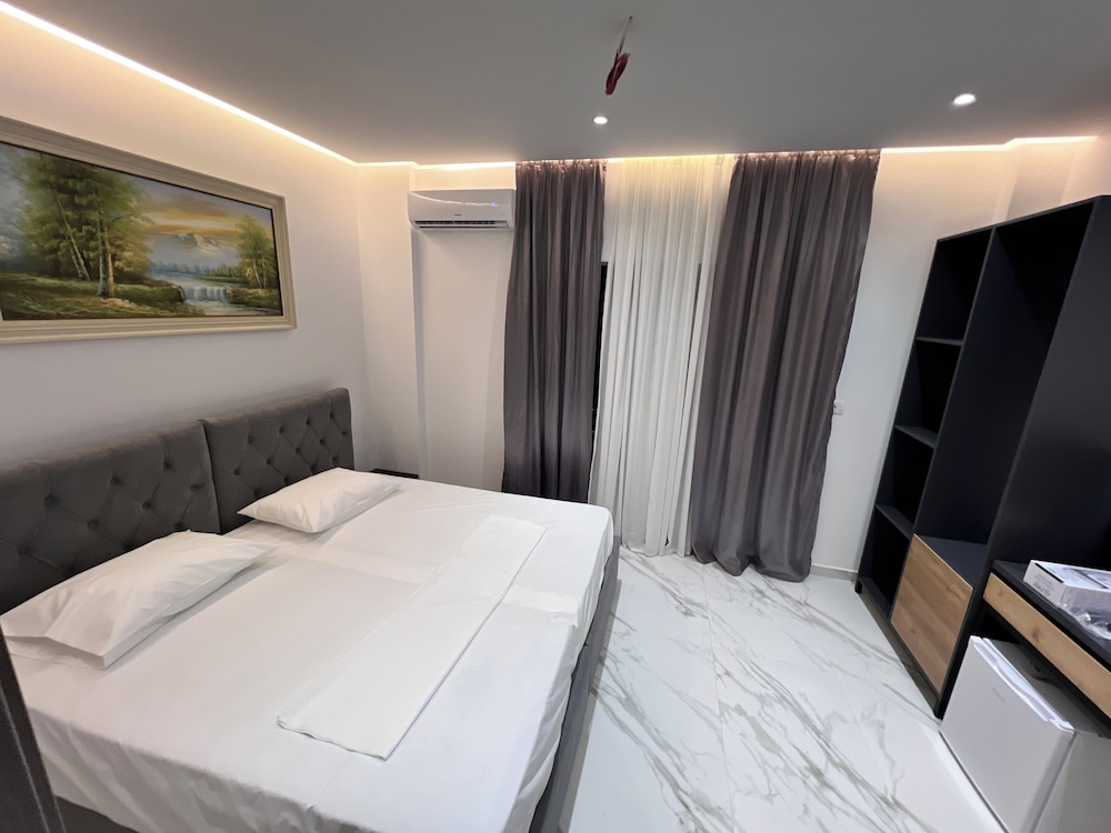 Lezet Hotel - Sarandë