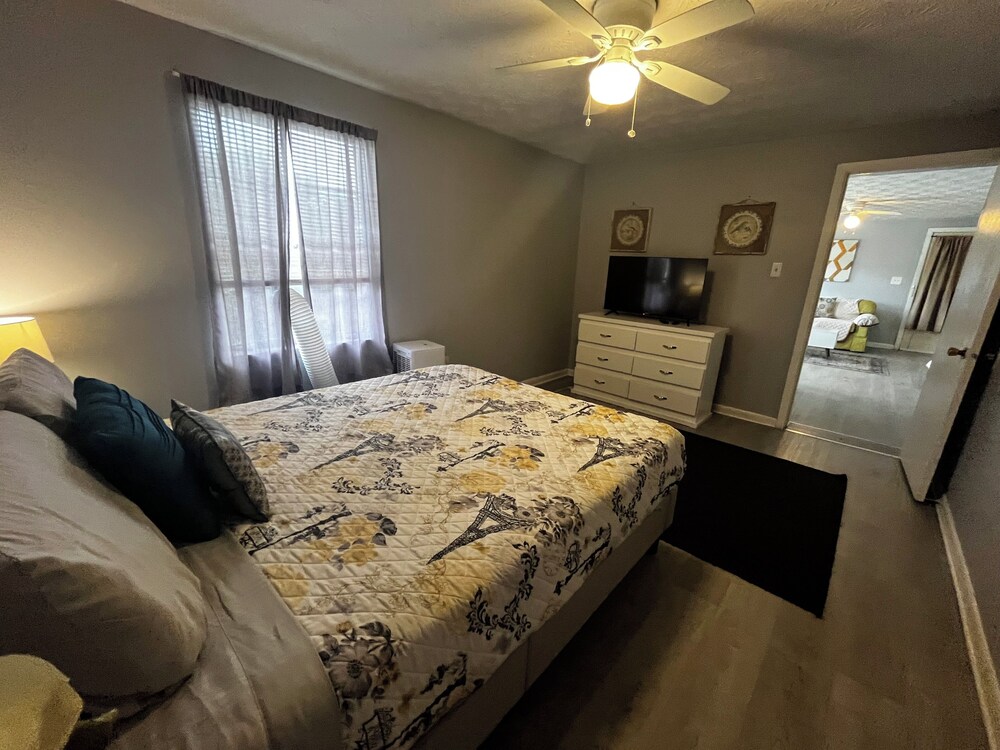 Cozy Historic 1-bedroom Apartment In Valdosta Near Sgmc, Vsu, And Moody. - Valdosta, GA