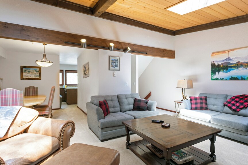 Spacious Townhome On Shuttle Route, Just Minutes To Vail Resort! - Vail, CO