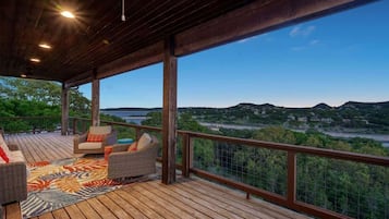 Casa, várias camas, varanda (1202 Janet Dr.) | Terraço/pátio