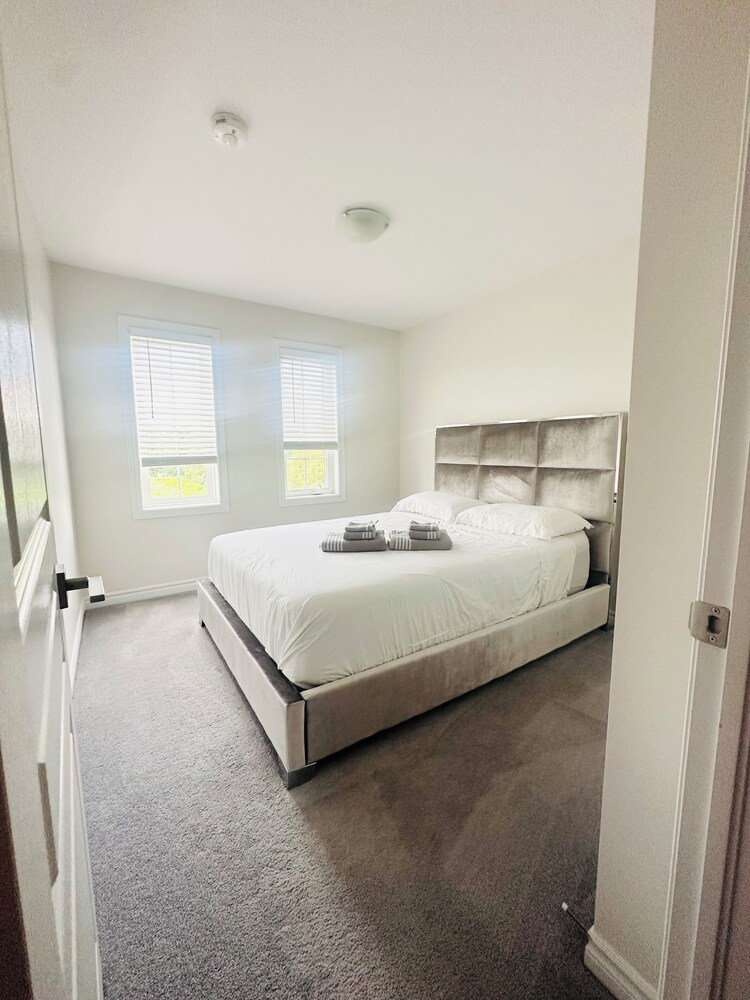 New, Modern & Spacious 2 bed, 1.5 bath | ~5 min to top attractions ...