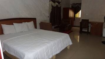 Quarto Duplo Comfort | Secretária, secretária adequada para computadores portáteis