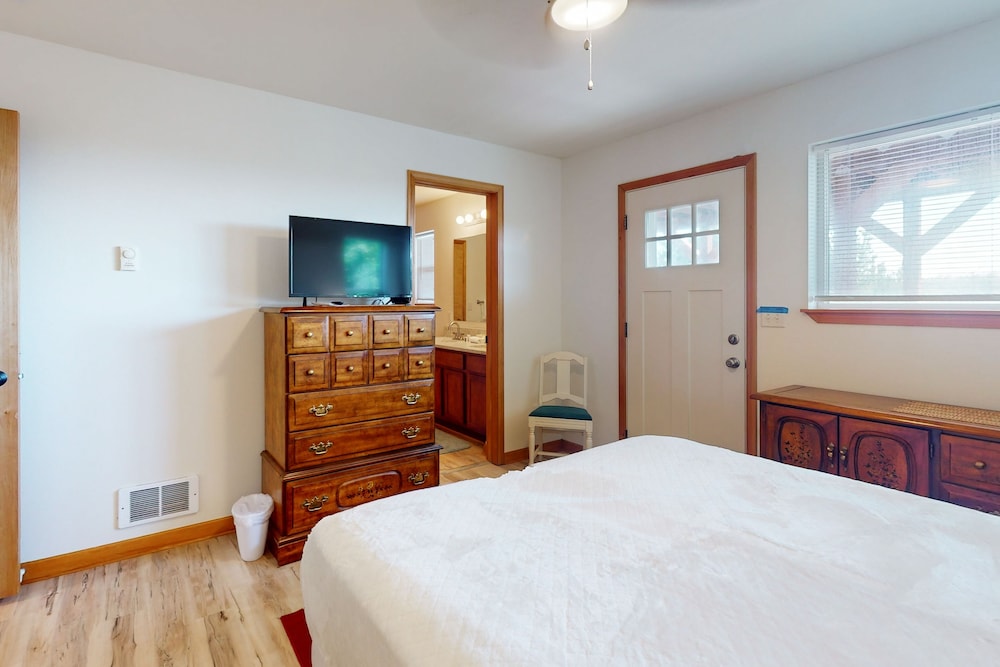 Family-friendly Oceanview Escape With Spacious, Wrap Around Deck And Free Wifi - Copalis Beach, WA