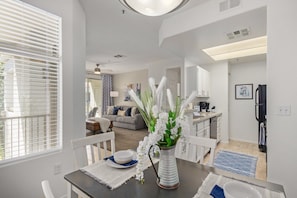Condo, várias camas, acesso à piscina, vista para a cidade (Sahuaro #2035 Scottsdale) | Parte interna