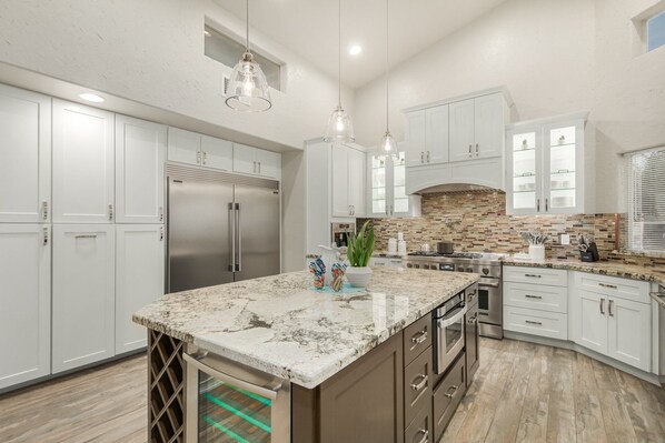 Casa, várias camas, acesso à piscina, vista para a cidade (Three Palms Citrus Cove Mesa) | Cozinha privada