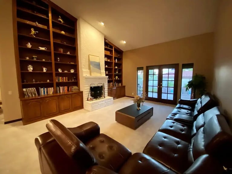 Vintage Vegas Oasis: Pool & Spa, 15 Mins To Strip - Las Vegas, NV