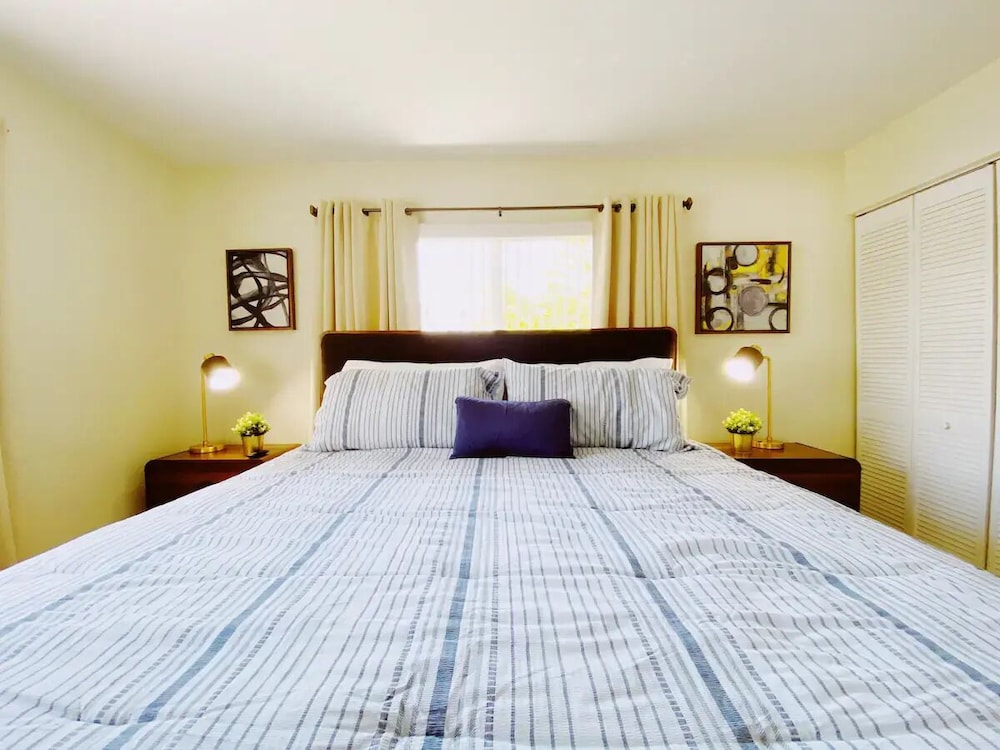 Superior 1-bedroom Getaway With Prime Location - Deerfield Beach, FL