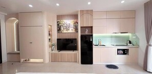 Com decoração personalizada, com mobília individualizada, secretária 