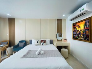 Com decoração personalizada, com mobília individualizada, secretária 