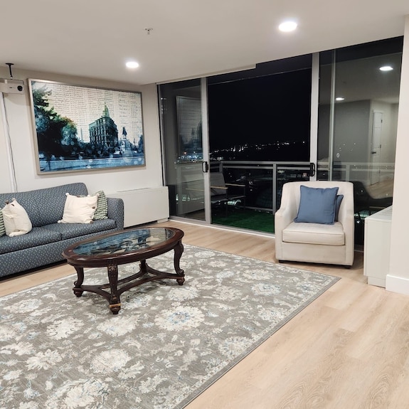 Charming Penthouse Of 2-bedroom Apartment In Towson With Ac, Fitness Room, Wifi - Baltimore