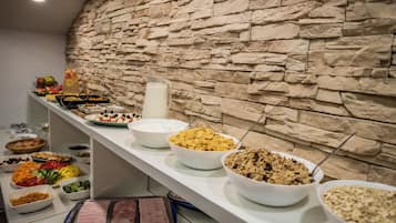 Café da manhã com buffet todos os dias (EUR 10 por pessoa)