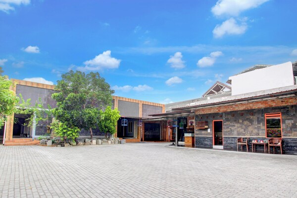 Hotel O Prambanan Near Prambanan Temple - Prambanan