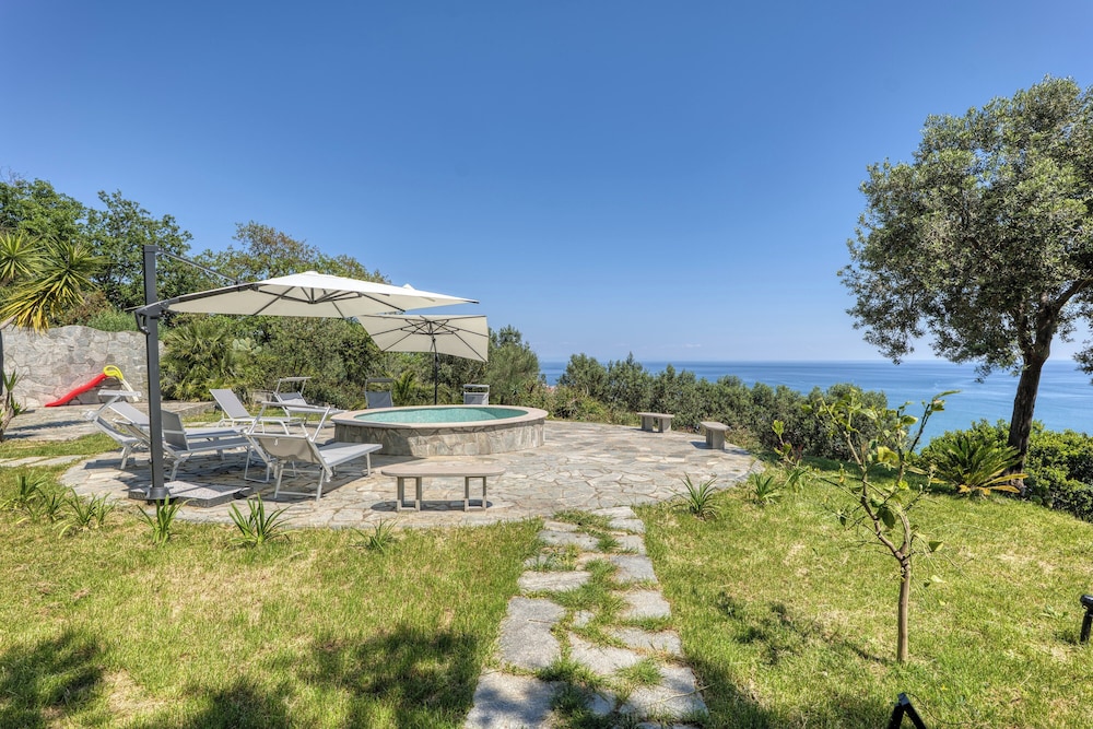 Villa Luce Del Sol With Pool - L - Albenga
