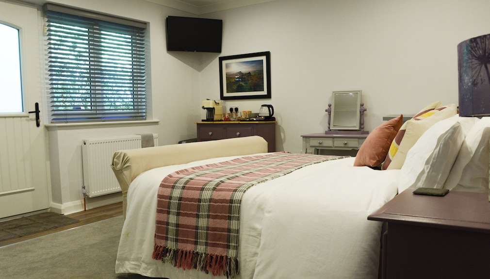 The Midway - Luxurious Private Apartment & Garden - Macclesfield