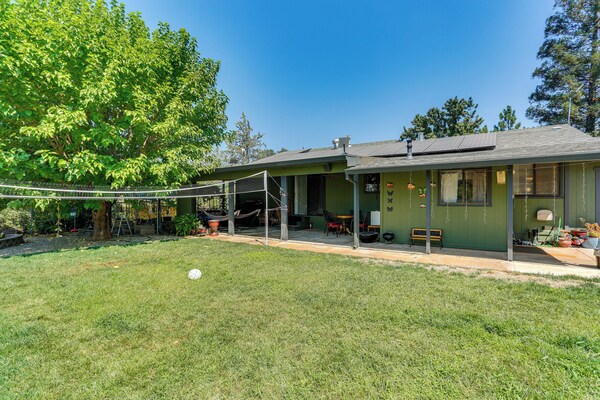 Hot Tub & Horse Boarding On 3 Acres In Redding! - Redding, CA