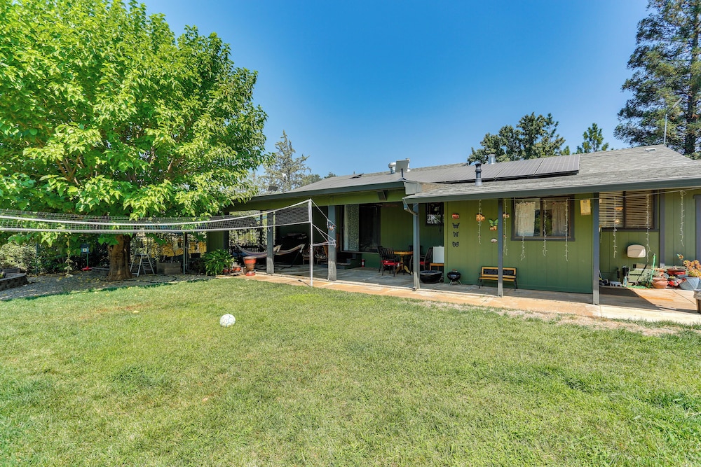 Hot Tub & Horse Boarding On 3 Acres In Redding! - Redding, CA