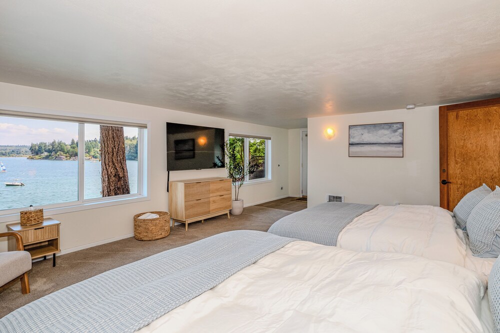 Waterfront Vashon Island Home, Beach Access & View - Tacoma, WA