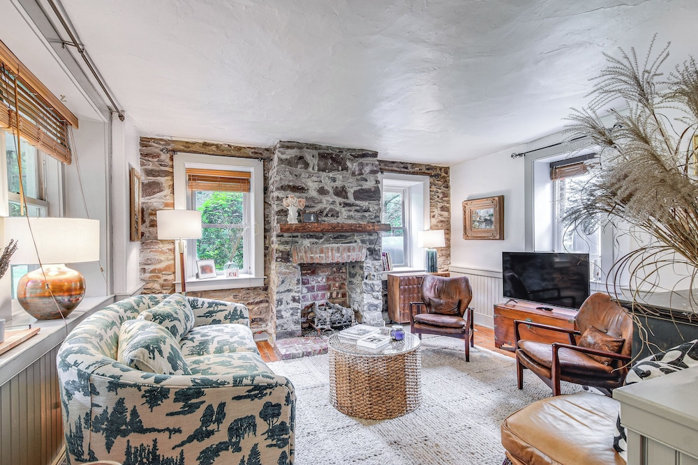 Steps To Delaware Canal: Enchanting Stone Cottage! - Bloomsbury, NJ