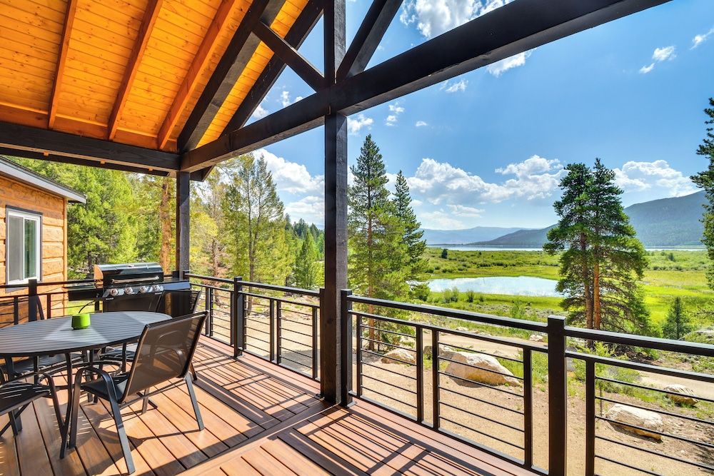 2 Mi To Lake: Stunning Twin Lakes Home W/ Deck - Twin Lakes, CO