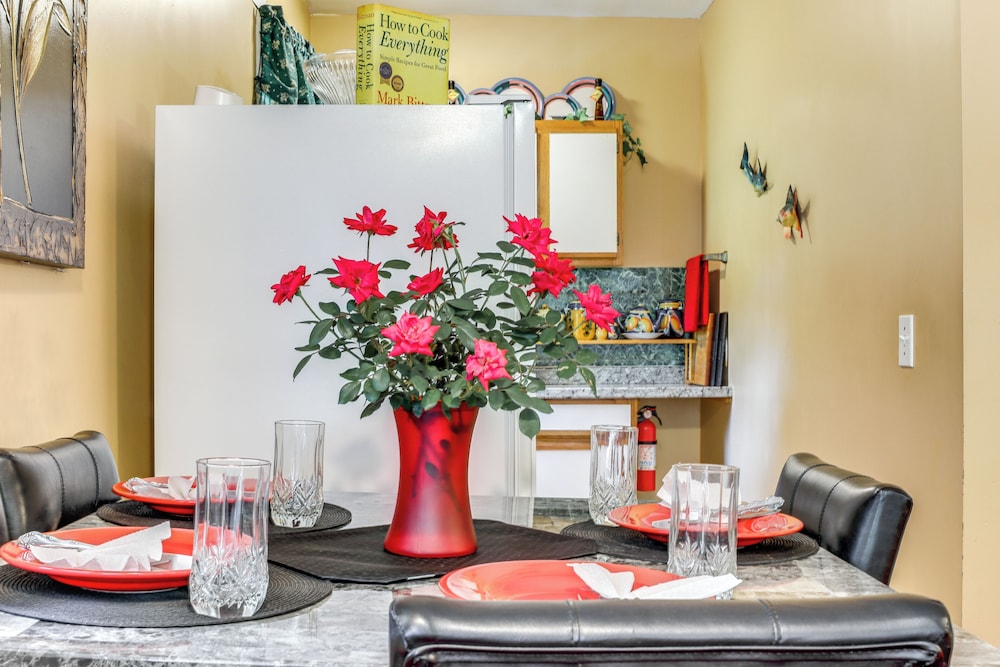 Charming Studio ~ 5 Mi To Stone Mountain Park - Stone Mountain, GA