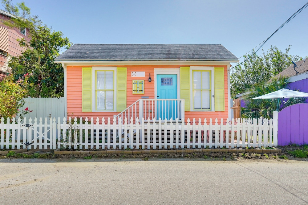 1 Mi To Beach: Colorful Cottage In Galveston! - Galveston