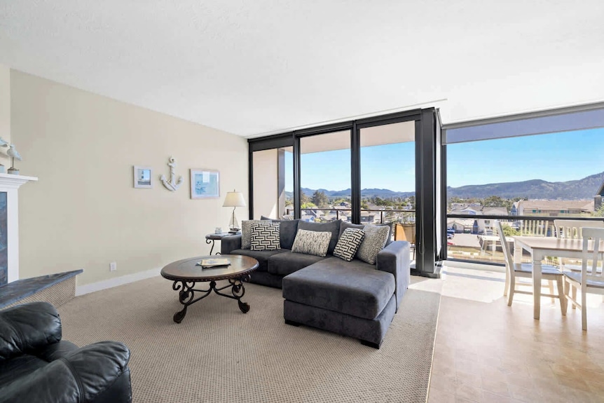 Sand & Sea (418) Holiday Bright And Modern - Seaside, OR