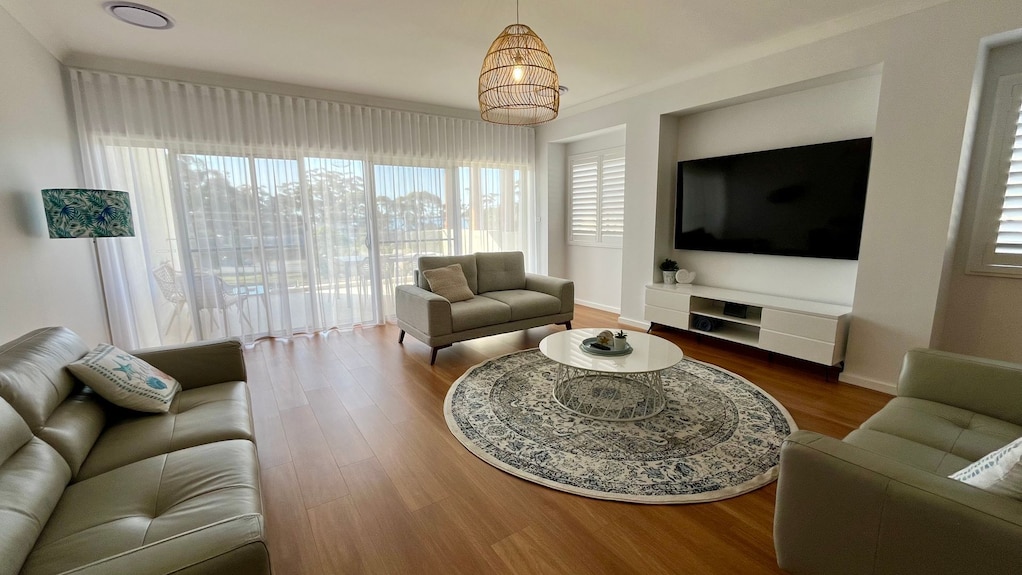 Jo Sea - New Build, Luxury In Vincentia With Ocean Views - Hyams Beach