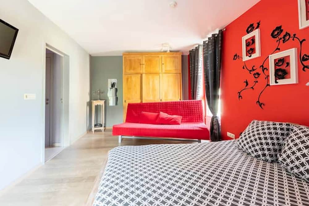 Ardenas Cerca De Durbuy: Casa Rural Familiar O Acogedora Con 5 Habitaciones Y 5 Baños Privados - Durbuy