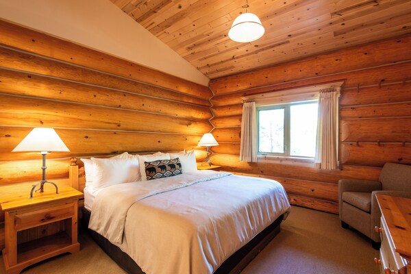 Mike Wiegele Helicopter Skiing - Blue River