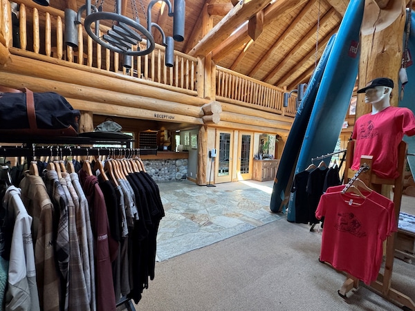 Mike Wiegele Helicopter Skiing - Blue River