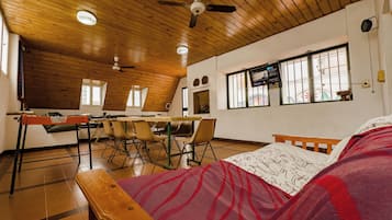 Pequeno-almoço self-service diário incluído