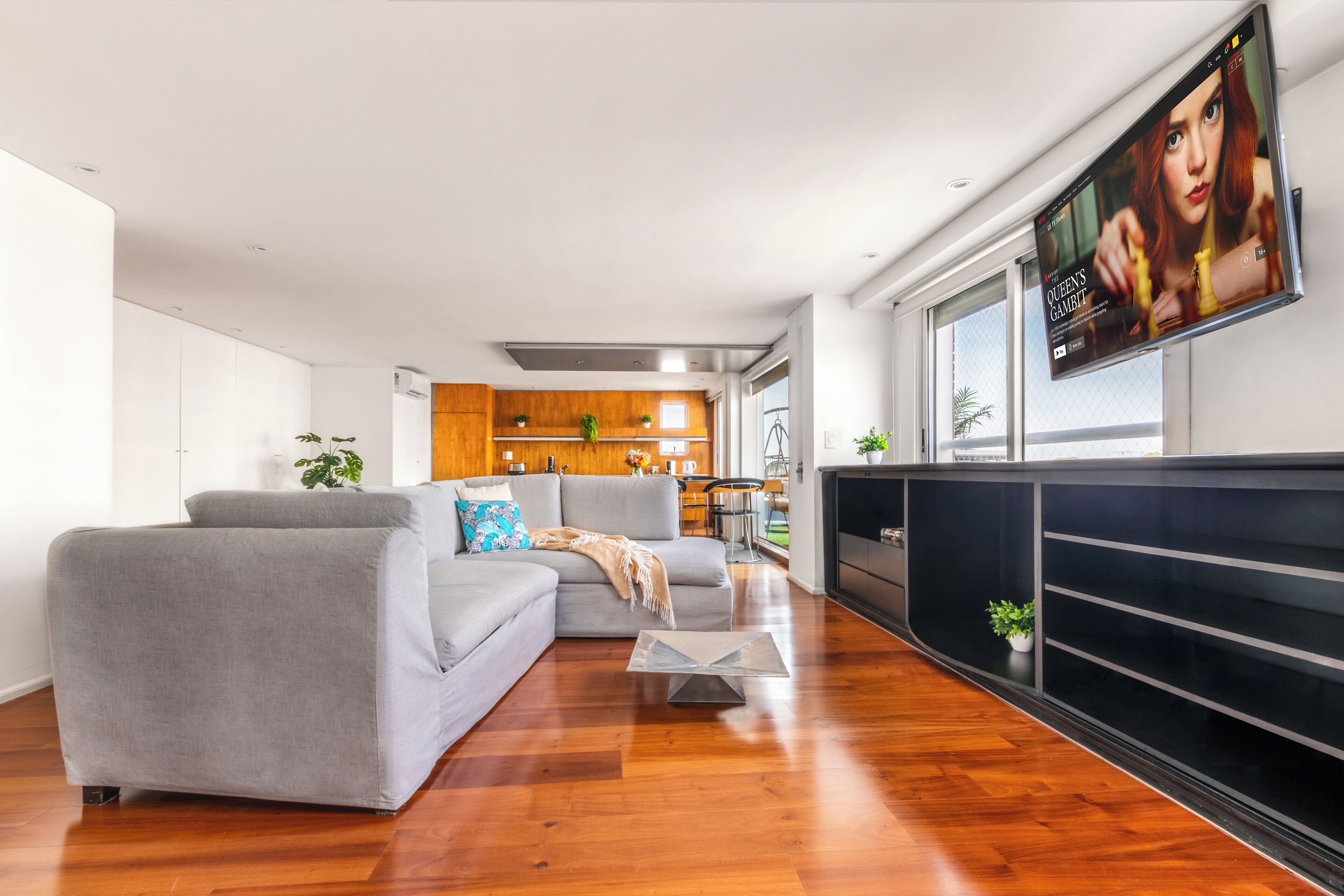 Loft | Área de estar | TV LED 42 polegadas com canais digitais, Netflix, serviços de streaming