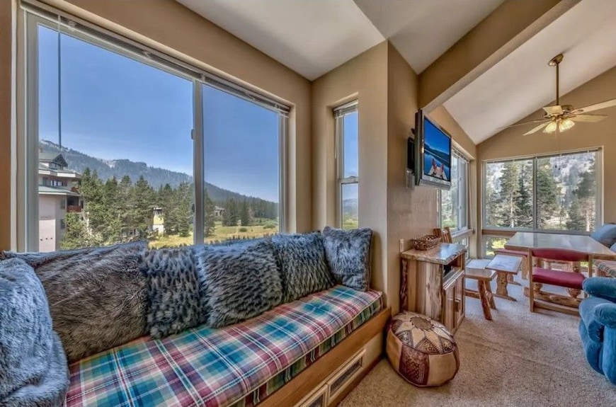 Central Location, 1br + Loft Condo | Nearby Lifts - California