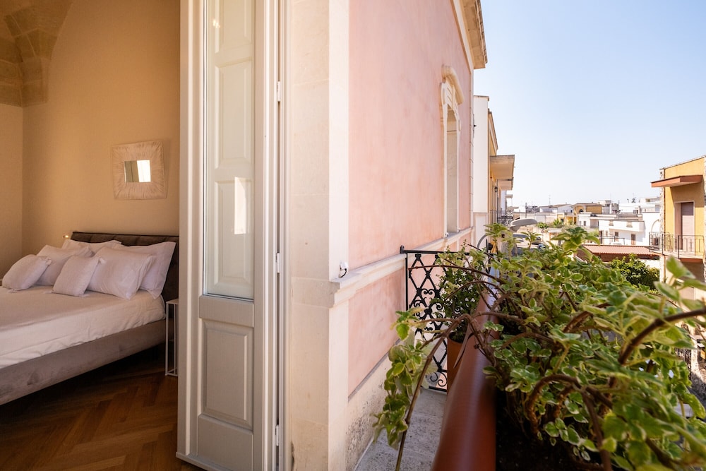 Camera 'Relais Luxury Xenia - Suite' Con Piscina Condivisa, Wi-fi E Aria Condizionata - Galatina
