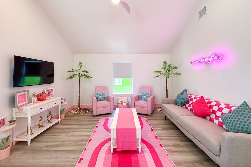 Barbie Themed, Pet Friendly, Parking For 4 Vehicles - Port Aransas, TX