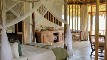 Cabana luxo, vista para o vale | Cofres nos quartos, escrivaninha, espaço de trabalho para notebook