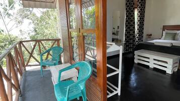 Quarto Duplo Standard, varanda, vista para a montanha | Terraço/pátio interior