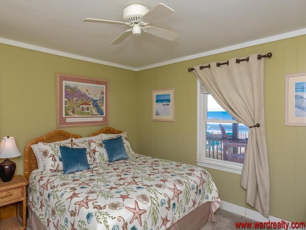 Sail Inn - Updated OCEANFRONT, 4 BR home with a covered porch! Dog ...