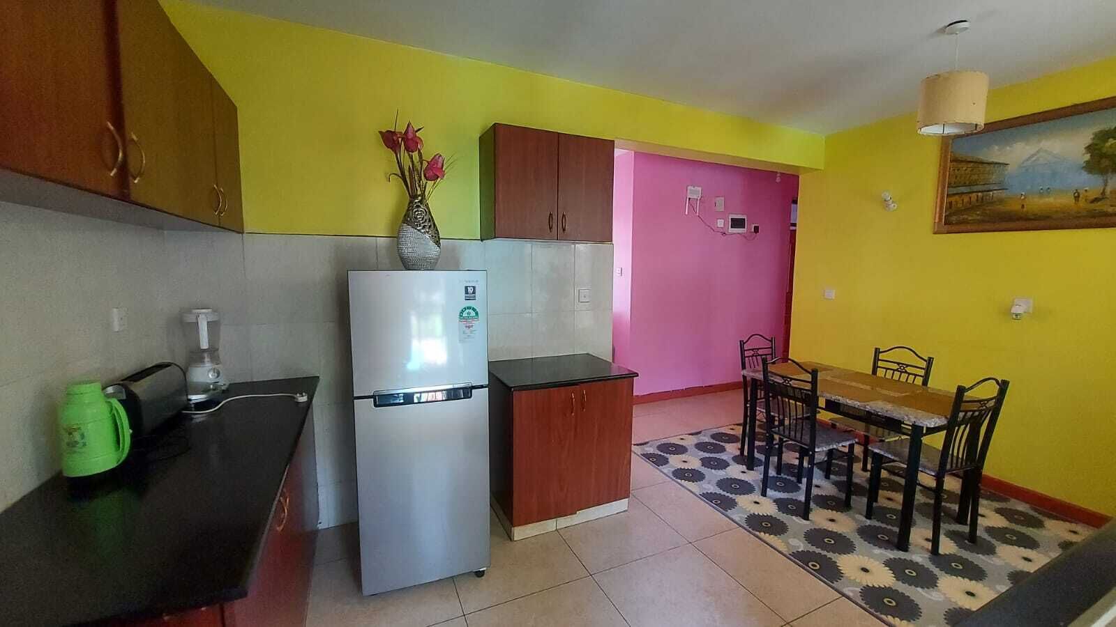 Apartamento família, sacada, vista para a piscina | Área de estar | Smart TV