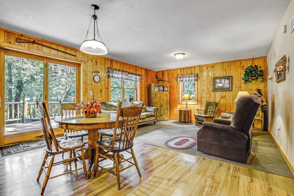 Peaceful Wautoma Retreat W/ Deck On 10 Acres! - Spring Lake, WI